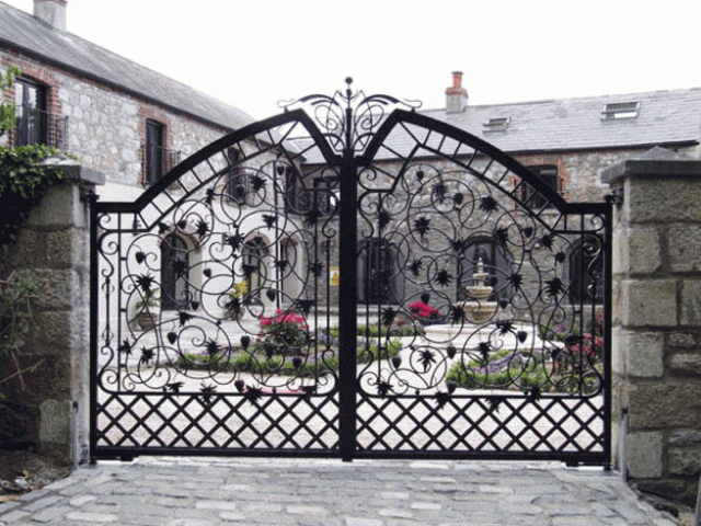 16 Awesome Gate Style That You Would Like to Copy